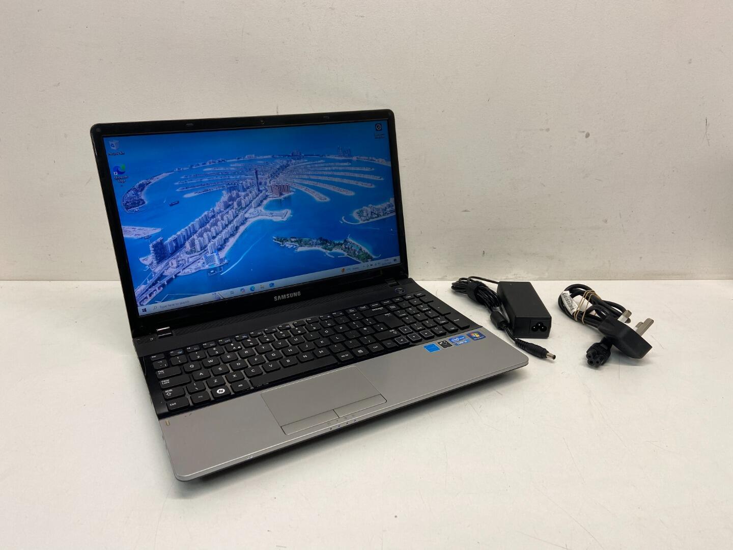 Samsung 3 NP300E5A 6GB 500GB Windows 10 Home Laptop