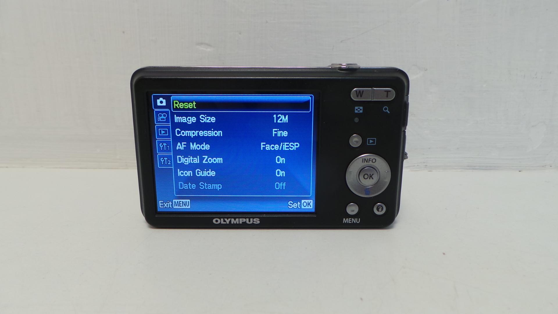 Olympus D-700 Digital Camera