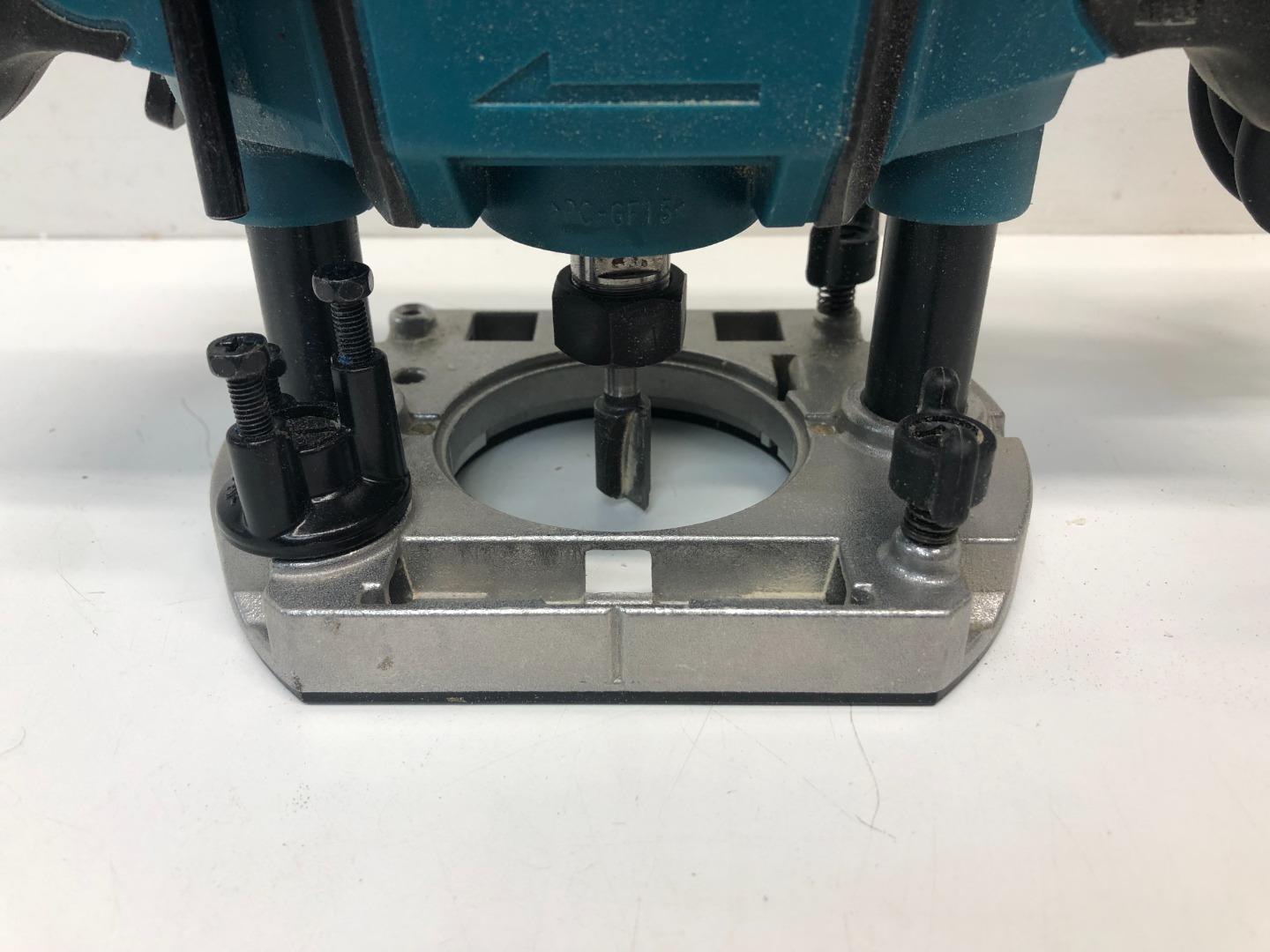 Makita RP0900 240V Plunge Router