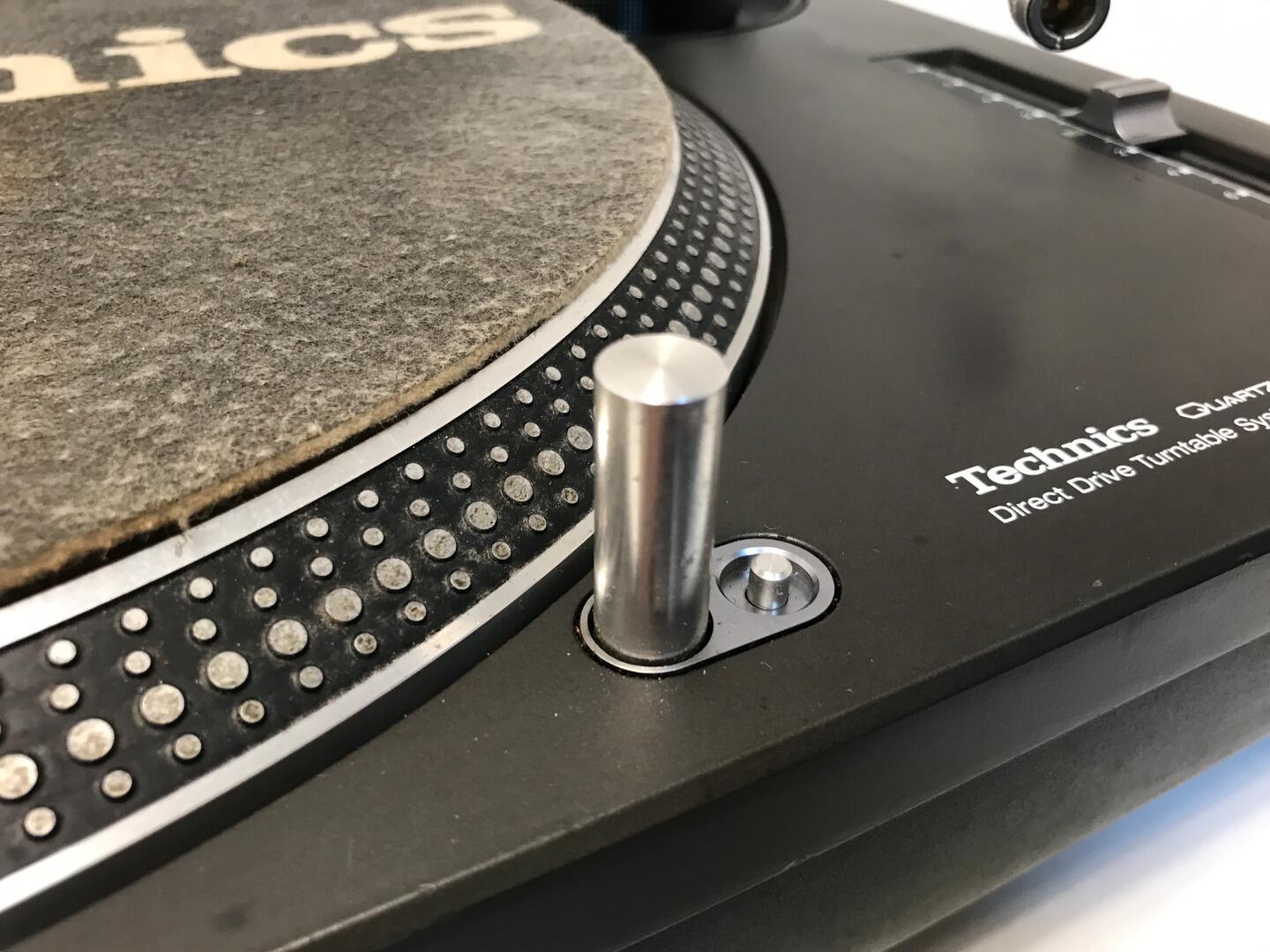 Technics 1210 MK2 Direct Drive DJ Turntable