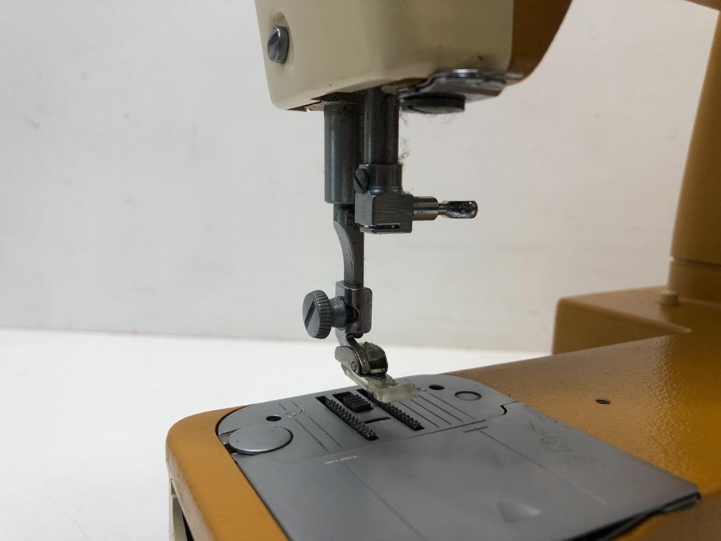 Singer Capri 163 Sewing Machine