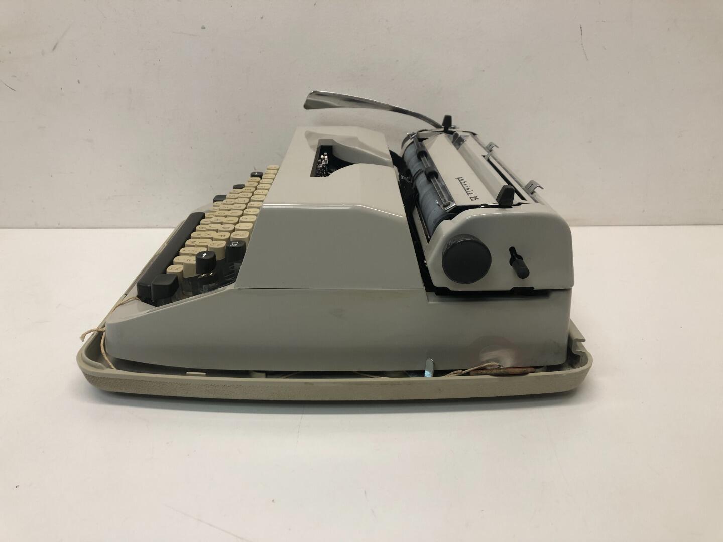 Adler Gabriele 25 Typewriter