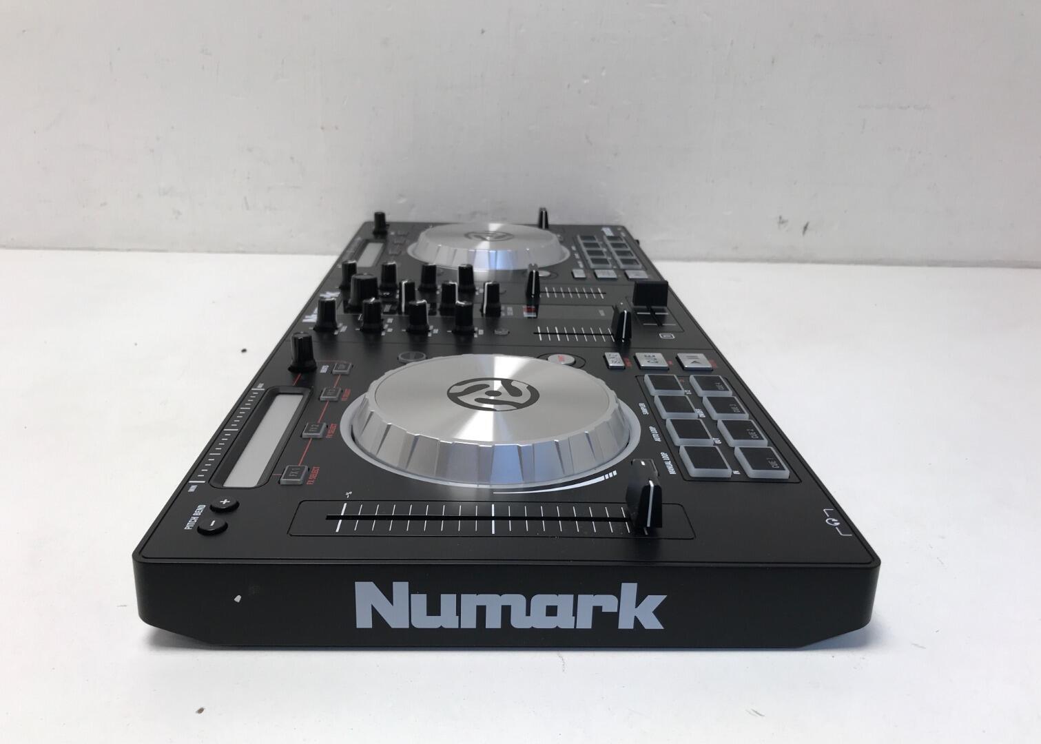 Numark Mixtrack Pro 3 DJ Controller