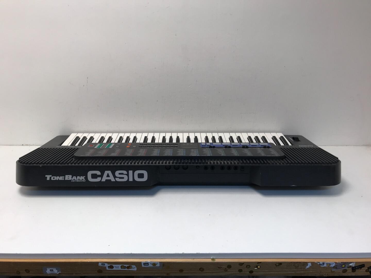 Casio CT-670 ToneBank Electric Keyboard
