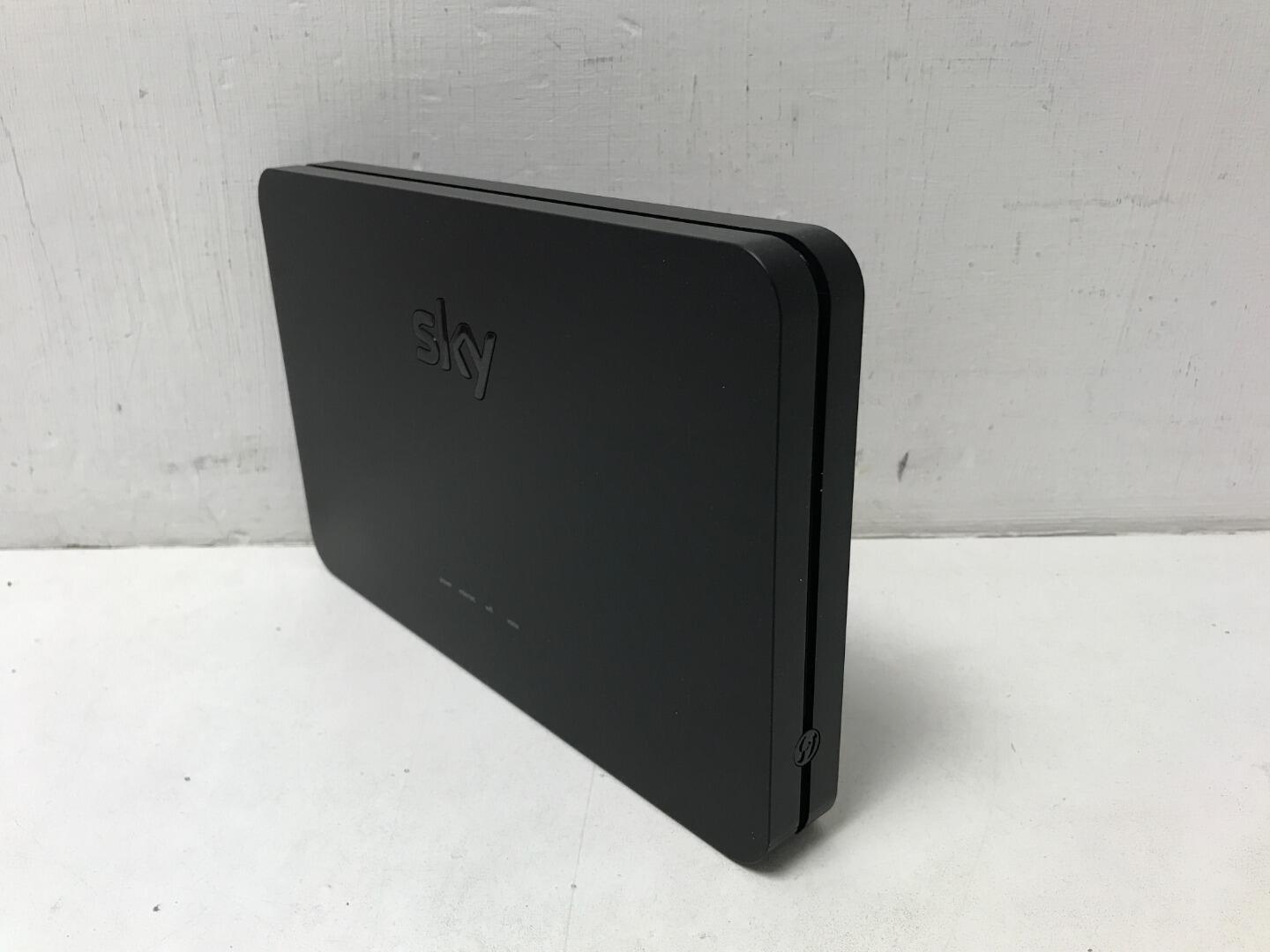 Sky Hub SR204 Wireless Broadband Router (read description)