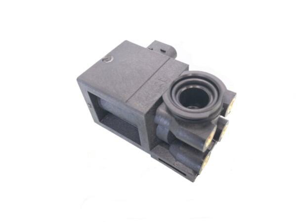 Volvo Trucks Differential Solenoid Valve 21472978 23439998 24145125 ...