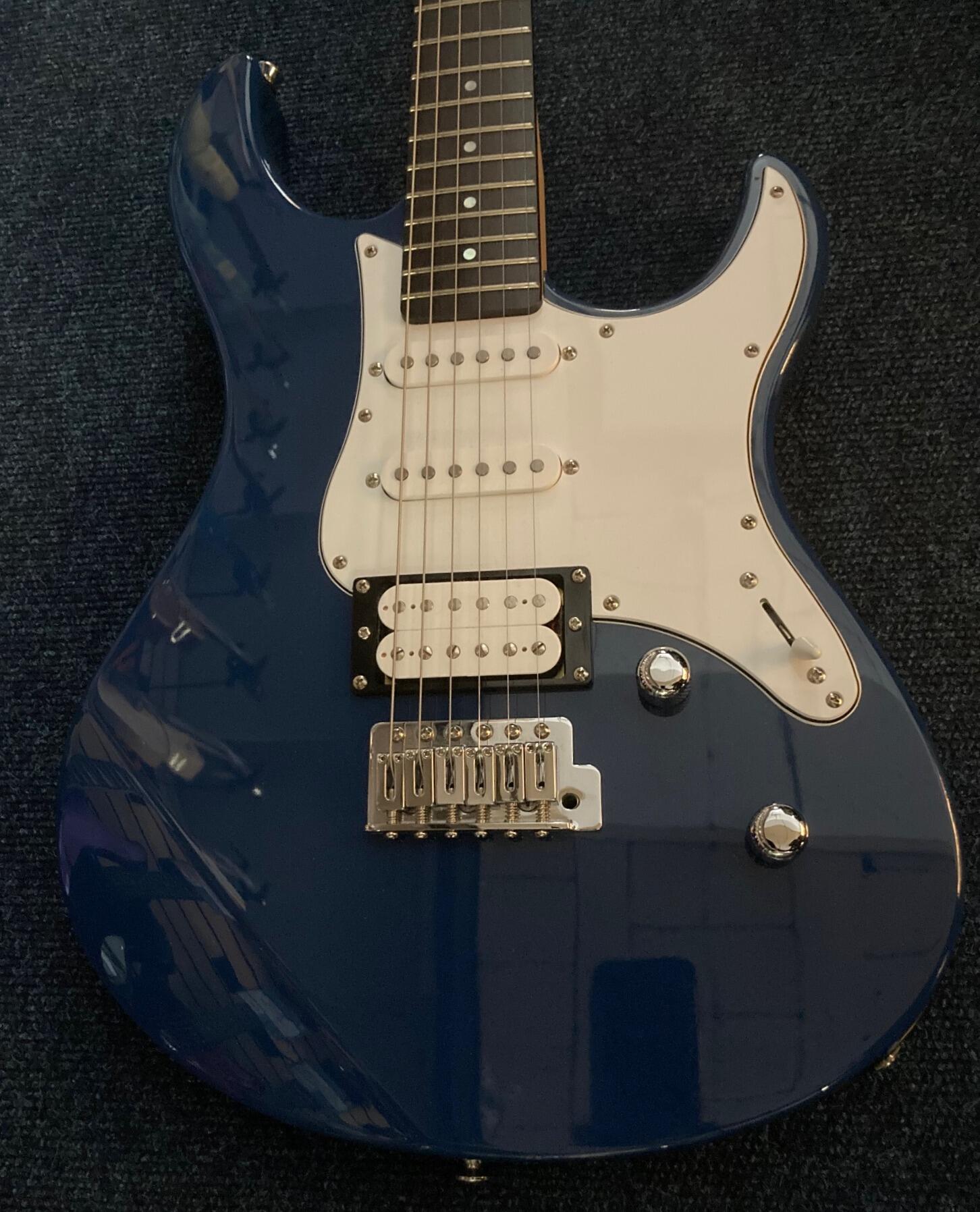 Yamaha - Pacifica 112V - United Blue - Pre owned