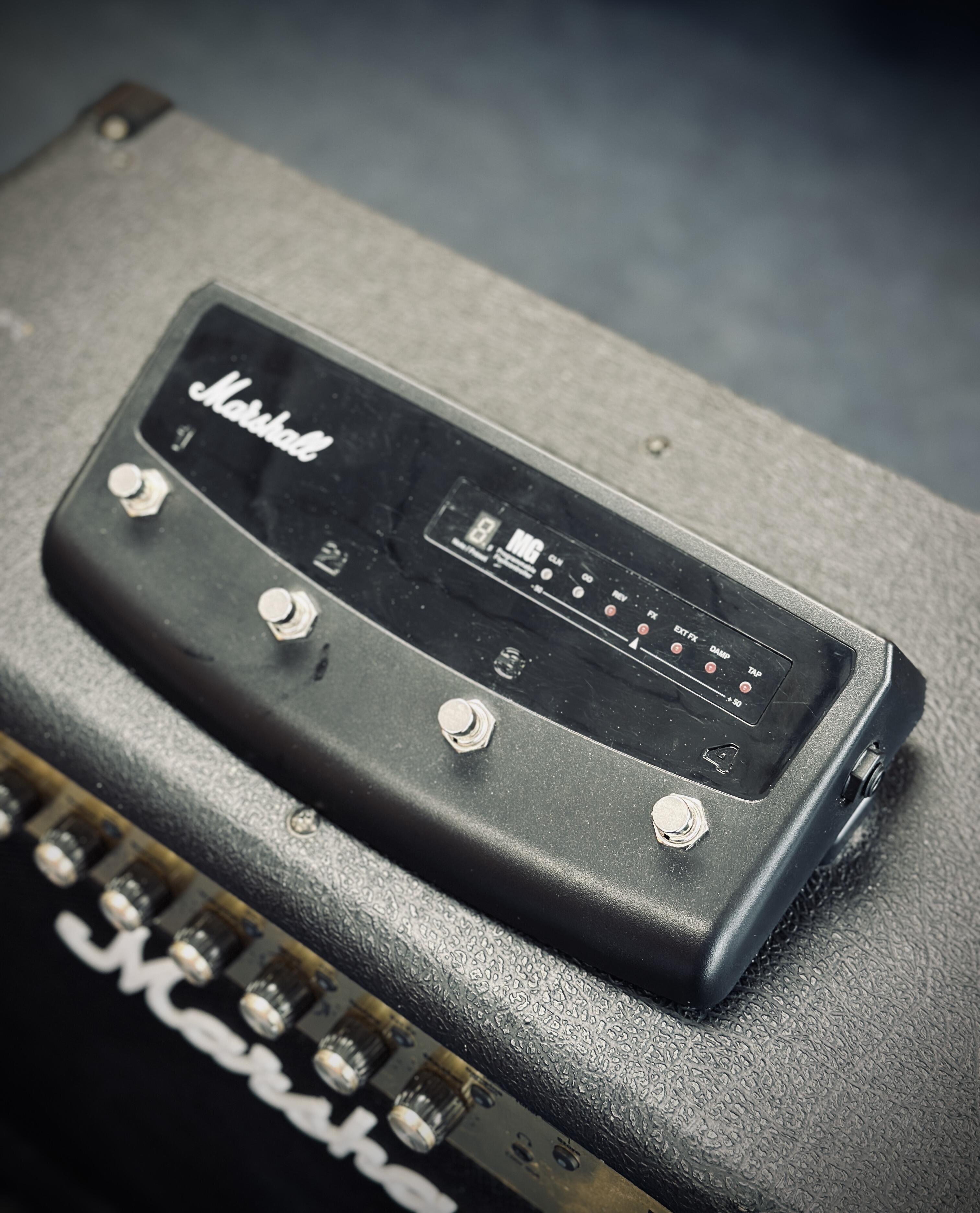 Marshall - MG100FX 100w Guitar Amplifier w/foot controller - Pre-Owned