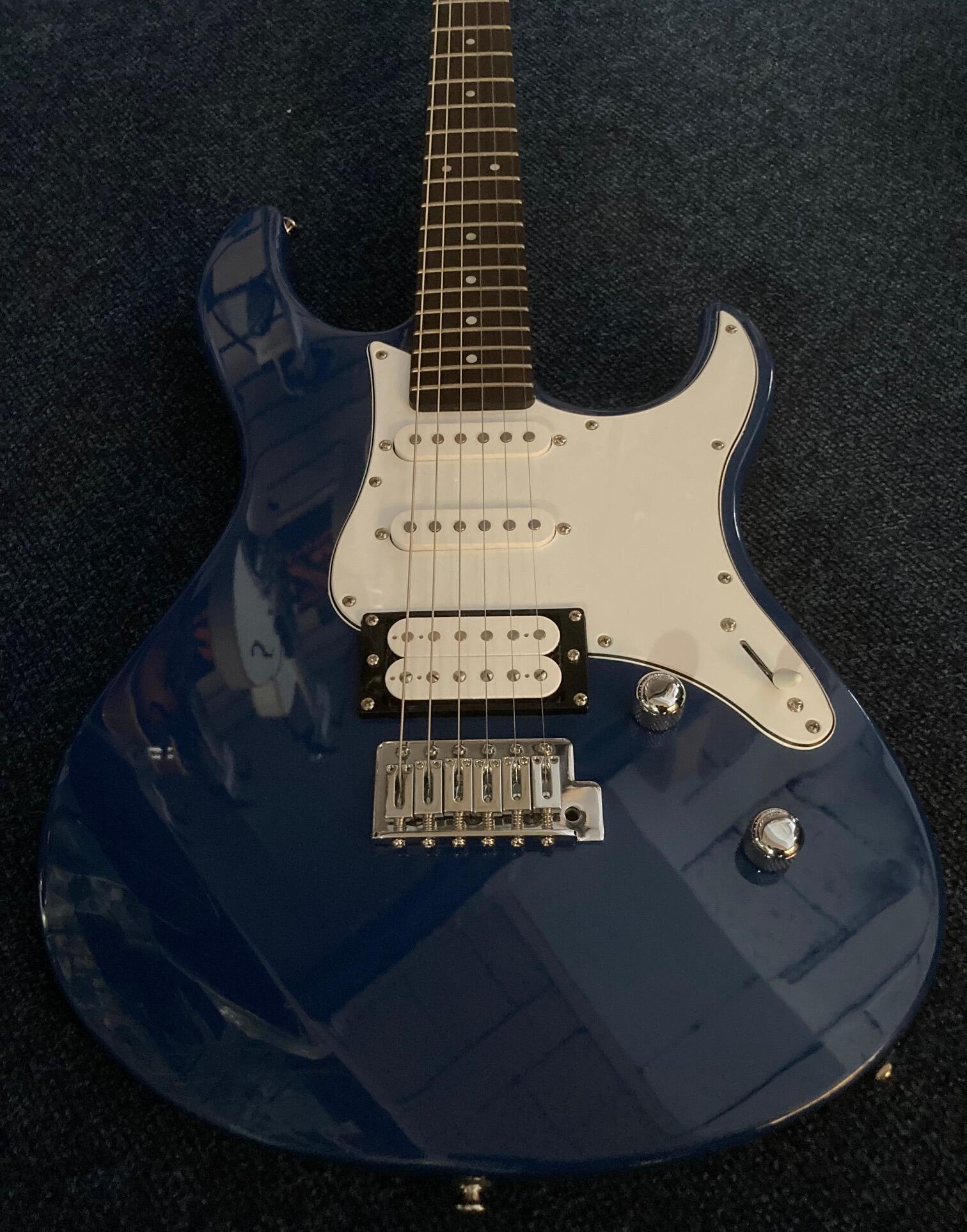 Yamaha - Pacifica 112V - United Blue - Pre owned