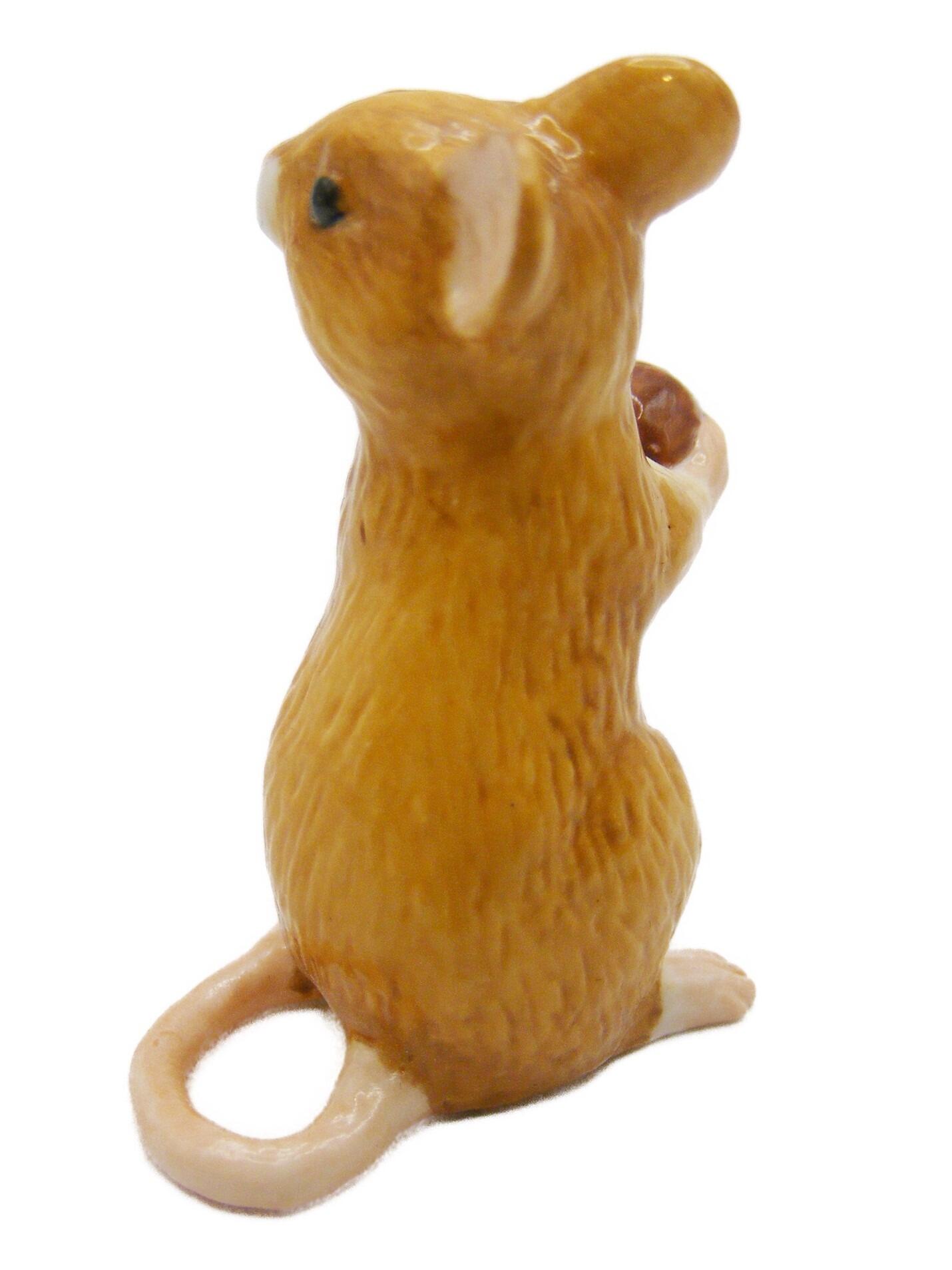 Richard Cooper The Cottage Studio Bone China Mouse with Nut 113BC