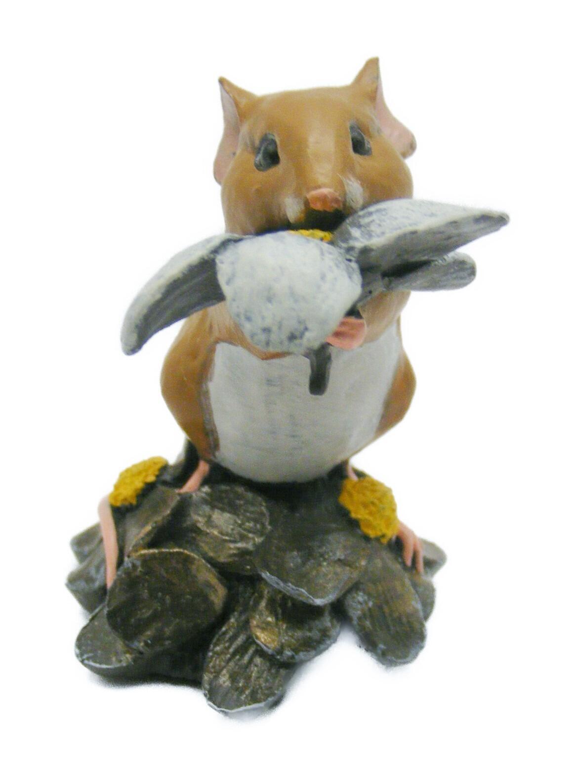 Richard Cooper Studio Mice Bronze Resin Mouse with Daisy 249BR