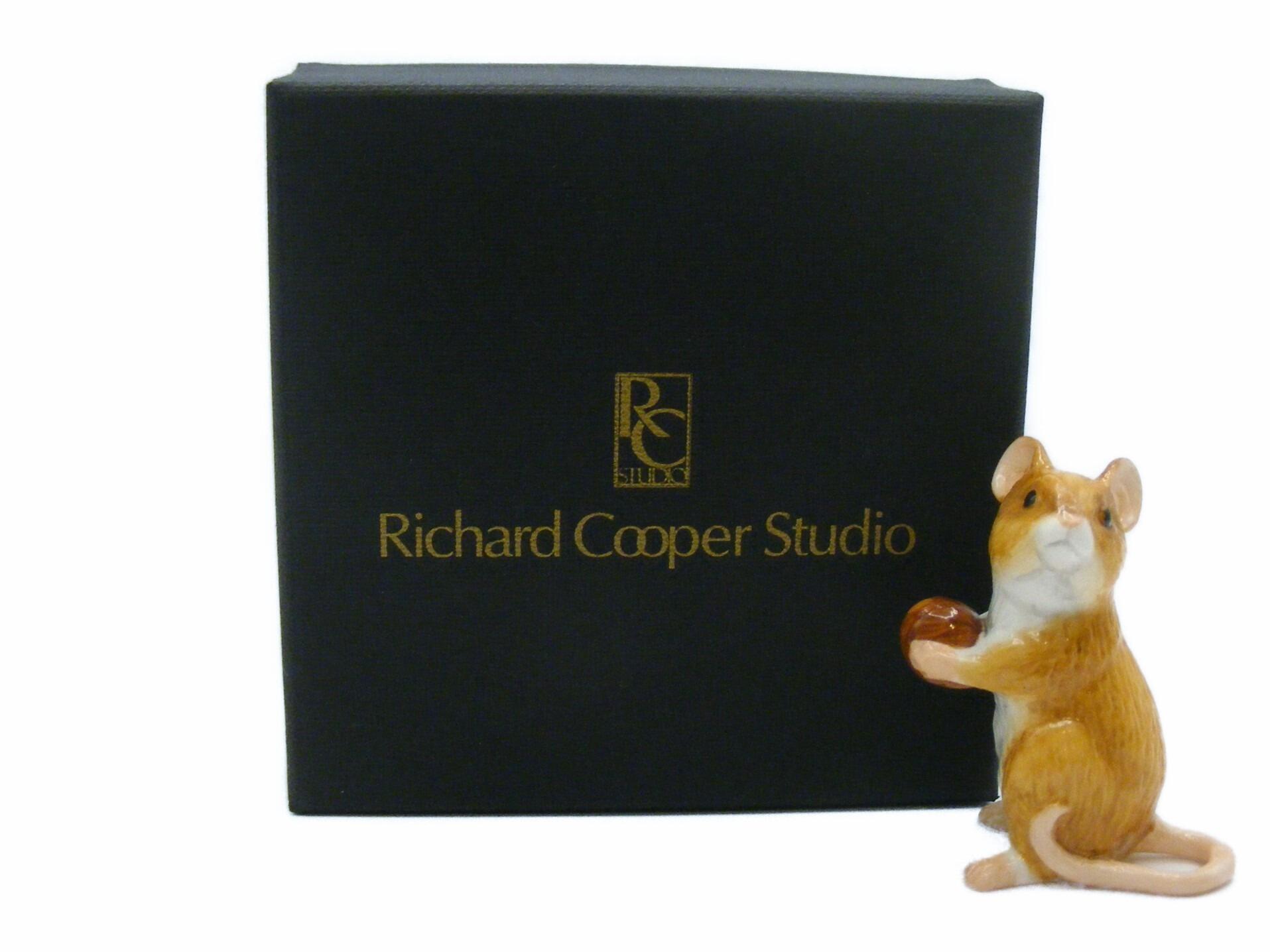 Richard Cooper The Cottage Studio Bone China Mouse with Nut 113BC
