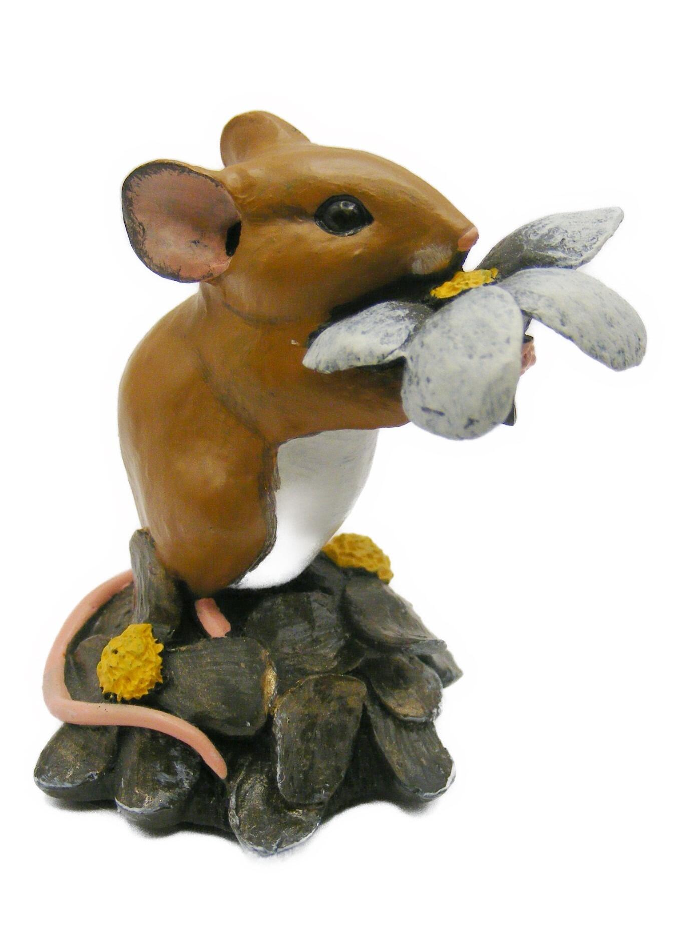 Richard Cooper Studio Mice Bronze Resin Mouse with Daisy 249BR