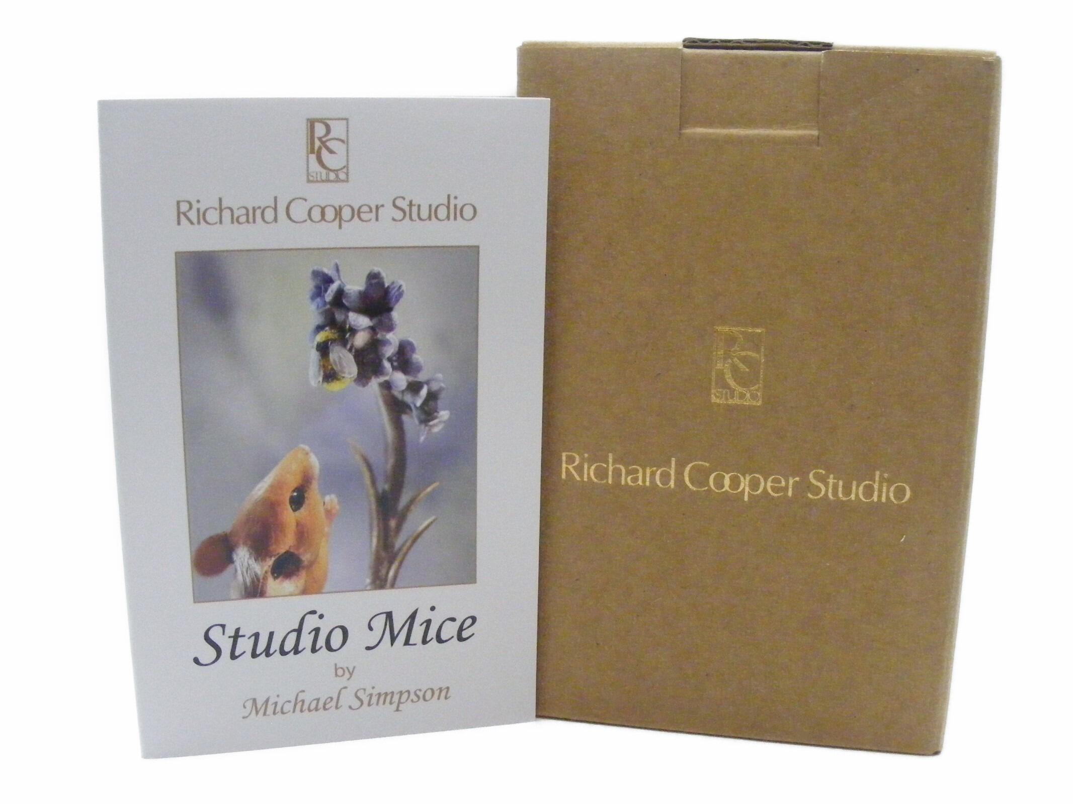 Richard Cooper Studio Mice Bronze Resin Mouse with Daisy 249BR
