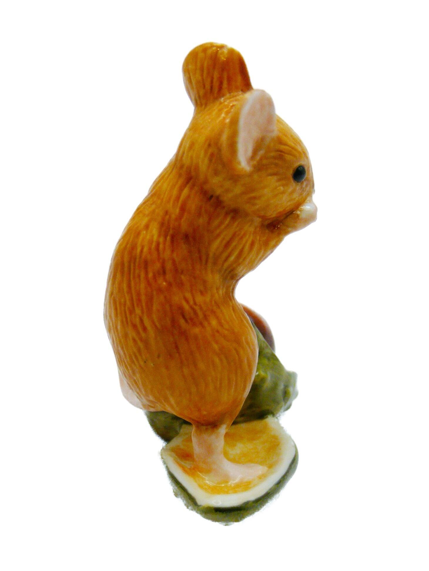 Richard Cooper The Cottage Studio Bone China Mouse with Conker 119BC