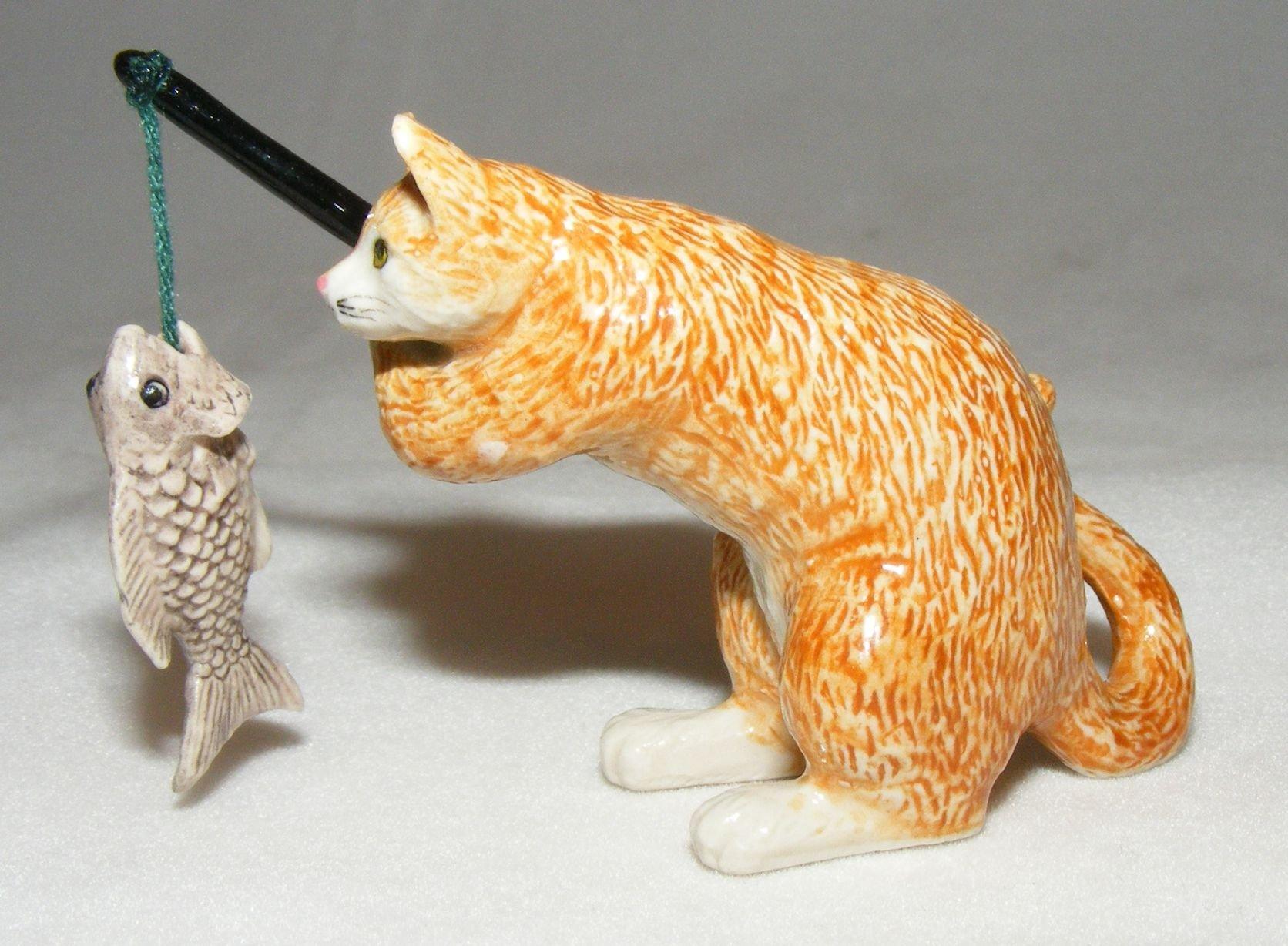 Northern Rose Miniature Porcelain Animal Figure Cat Fishing R162