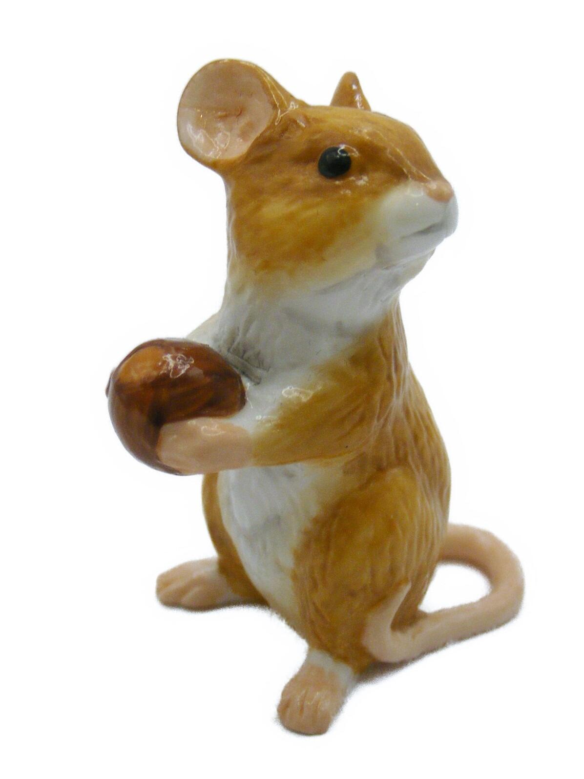 Richard Cooper The Cottage Studio Bone China Mouse with Nut 113BC