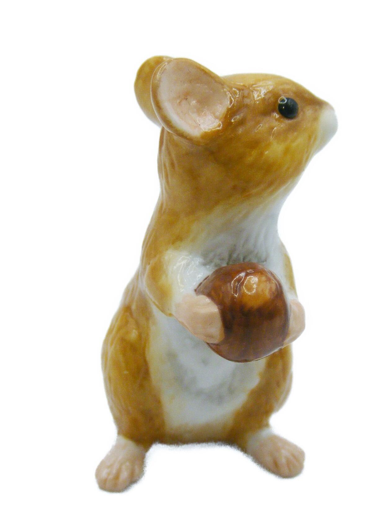 Richard Cooper The Cottage Studio Bone China Mouse with Nut 113BC