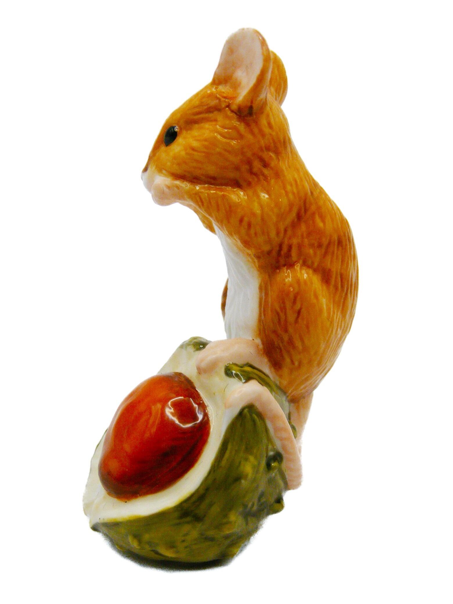 Richard Cooper The Cottage Studio Bone China Mouse with Conker 119BC