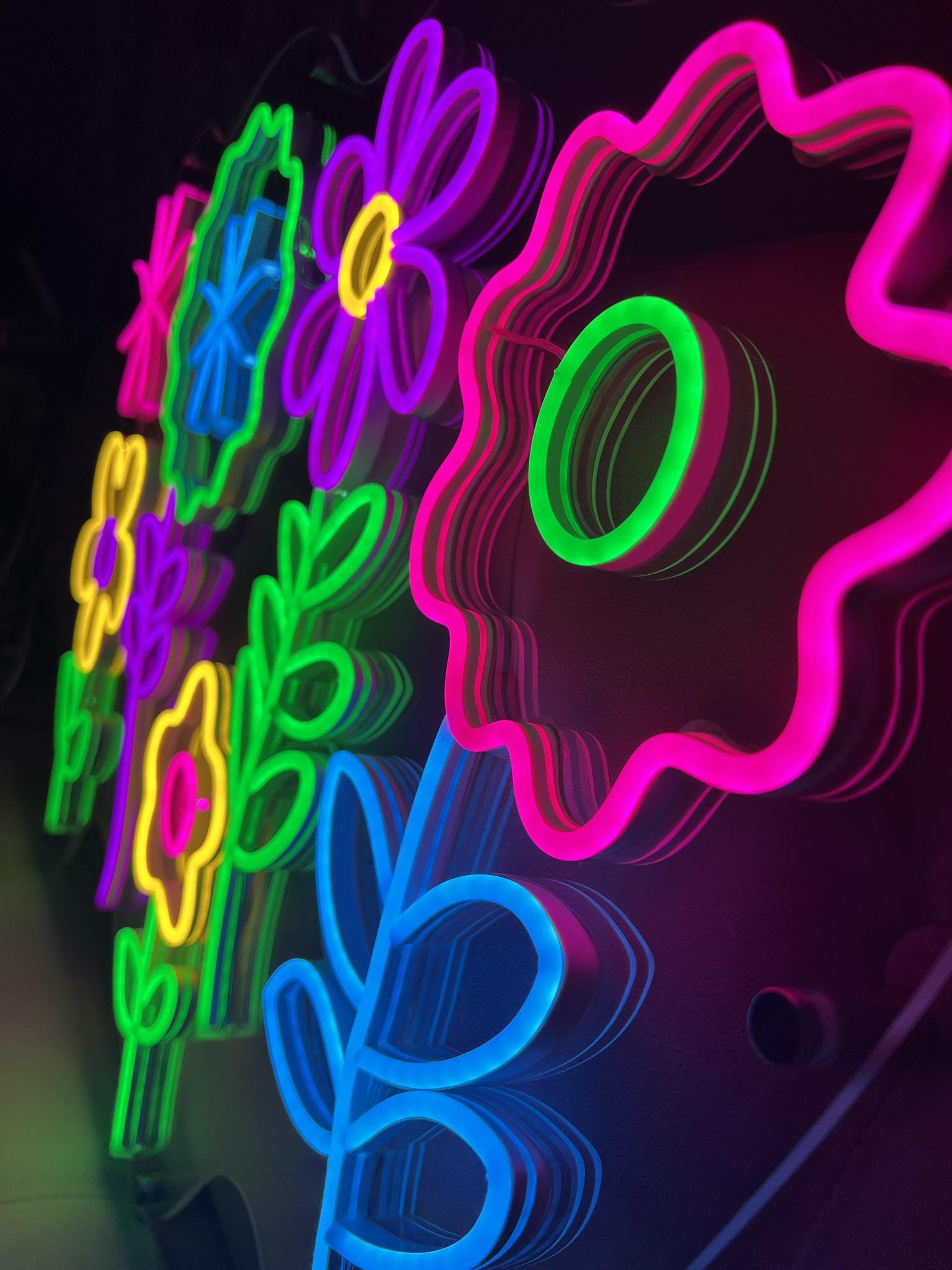 #BOSSGIRL NEON SIGN | FUNNY NEON SIGN | BANTER NEONS | BANTER CARDS