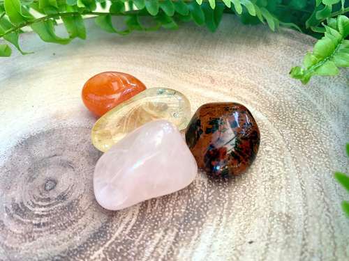 Crystal healing bracelets, crystal gift sets, aromatherapy and tote bags from The Holistic Hamper.