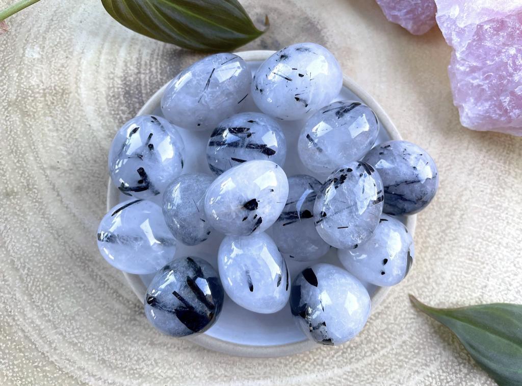 Introduction to tourmalinated quartz Meaning, Properties and Uses - The ...