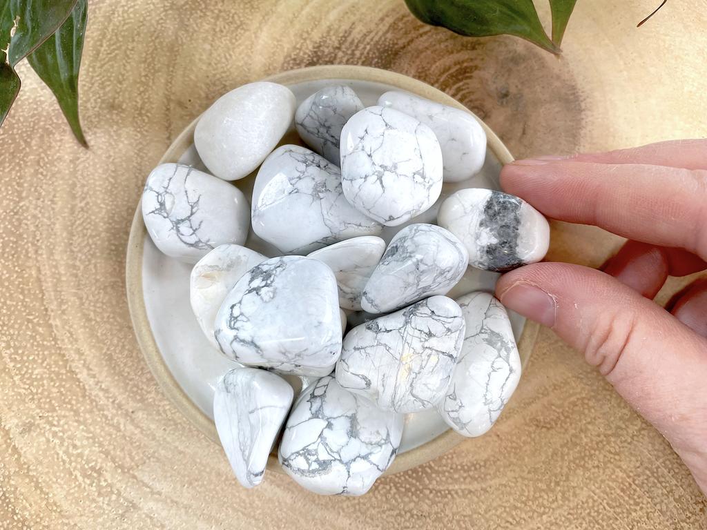 Howlite Tumble Stones – Calming Crystal for Sleep & Stress