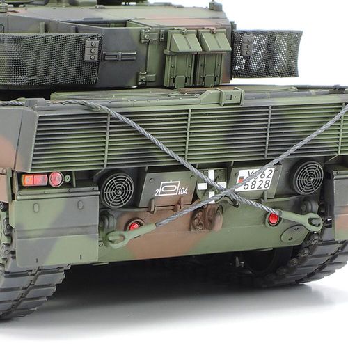 Tamiya Leopard 2 A6 Main Battle Tank Military Model Kit Scale 1:35