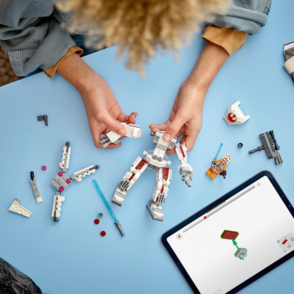 LEGO Star Wars Luke Skywalker X-Wing Mech Building Set 75390