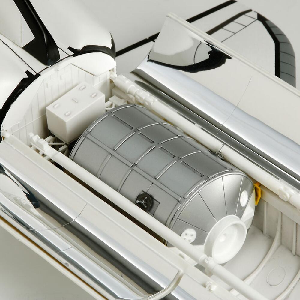 Tamiya NASA Space Shuttle Atlantis Plastic Model Kit 60402 Scale 1/100