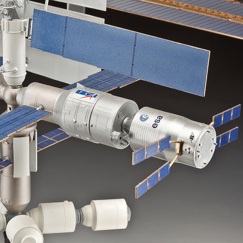 Revell ISS International Space Station Limited Edition Model Kit Scale ...