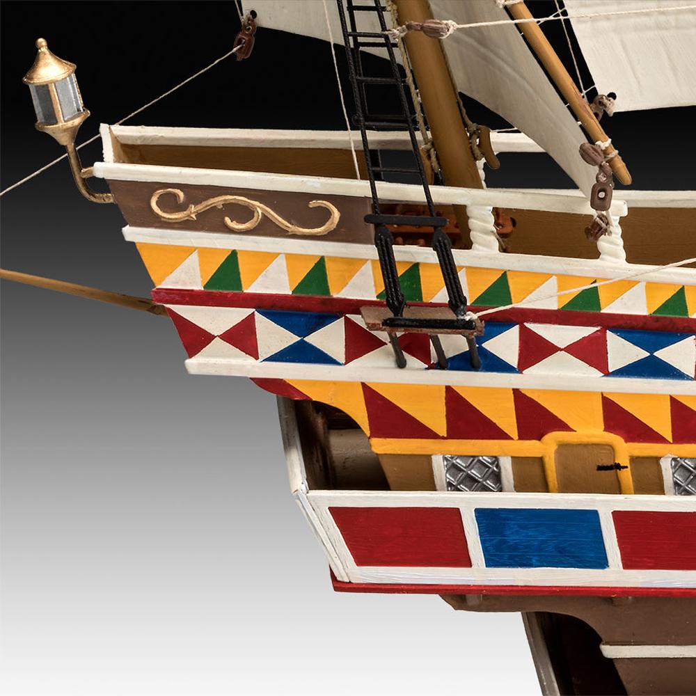 Revell English Man o'War Warship Model Kit (Scale 1:96)