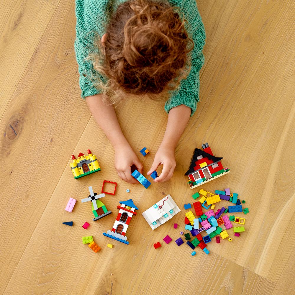 LEGO Classic Bricks & Houses Building Set