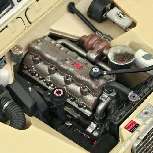 Revell Land Rover Series III LWB Model Set Scale 1/24