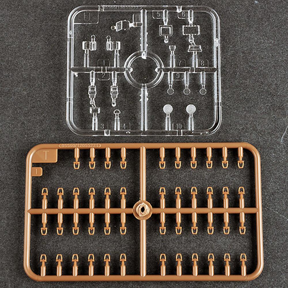 Trumpeter Soviet Main Battle Tank T-72B3 4S24 & Grating Armour Model ...