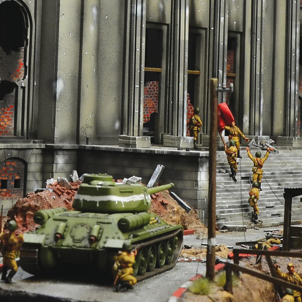 Italeri Battle for the Reichstag Diorama Battle Set Model Kit