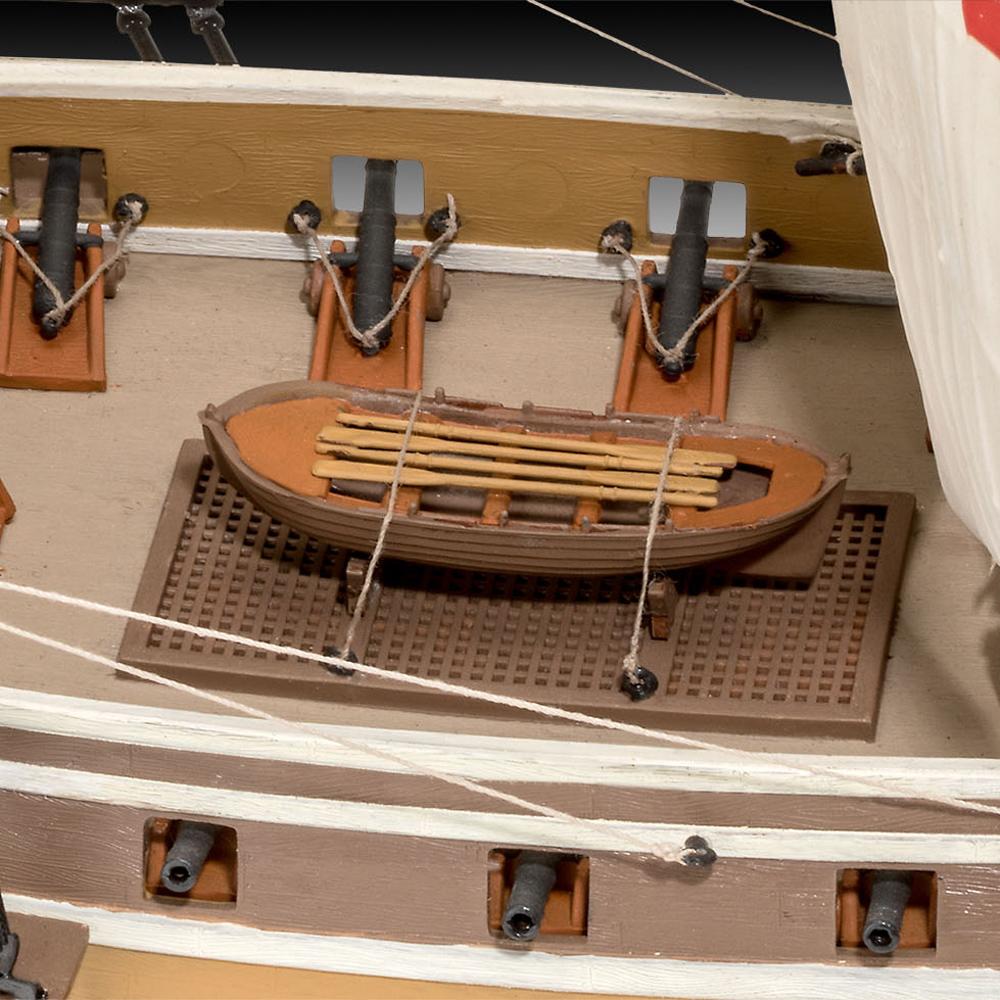 Revell English Man o'War Warship Model Kit (Scale 1:96)