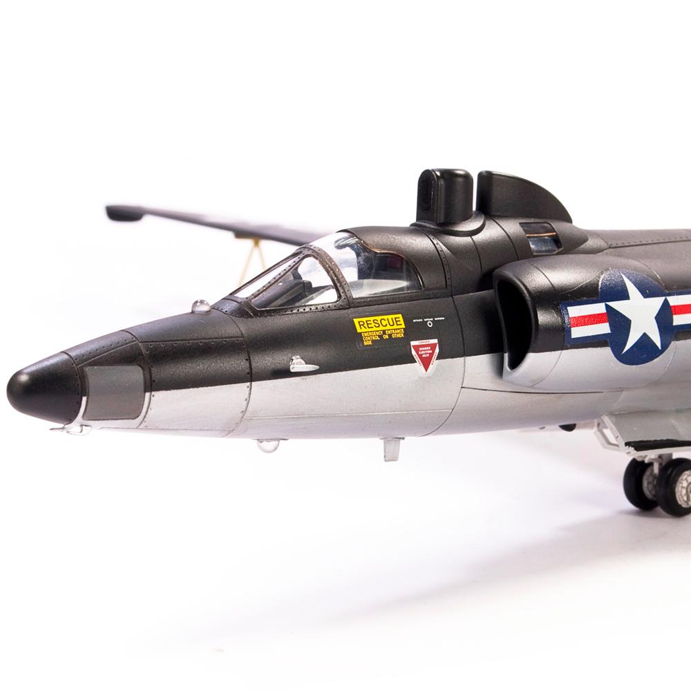 AFV Club U-2D Dragon Lady Recon Aircraft IR Sensor Version Model Kit ...