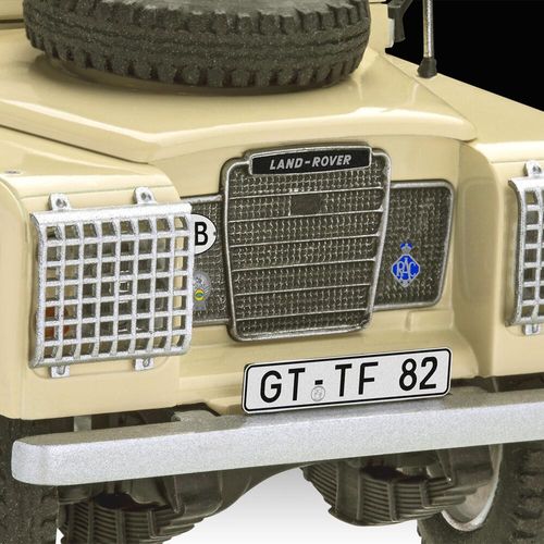 Revell Land Rover Series III LWB Model Kit Scale 1:24