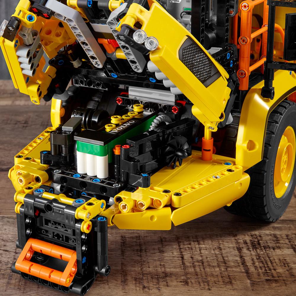 LEGO Technic 6x6 Volvo Articulated Hauler Building Set