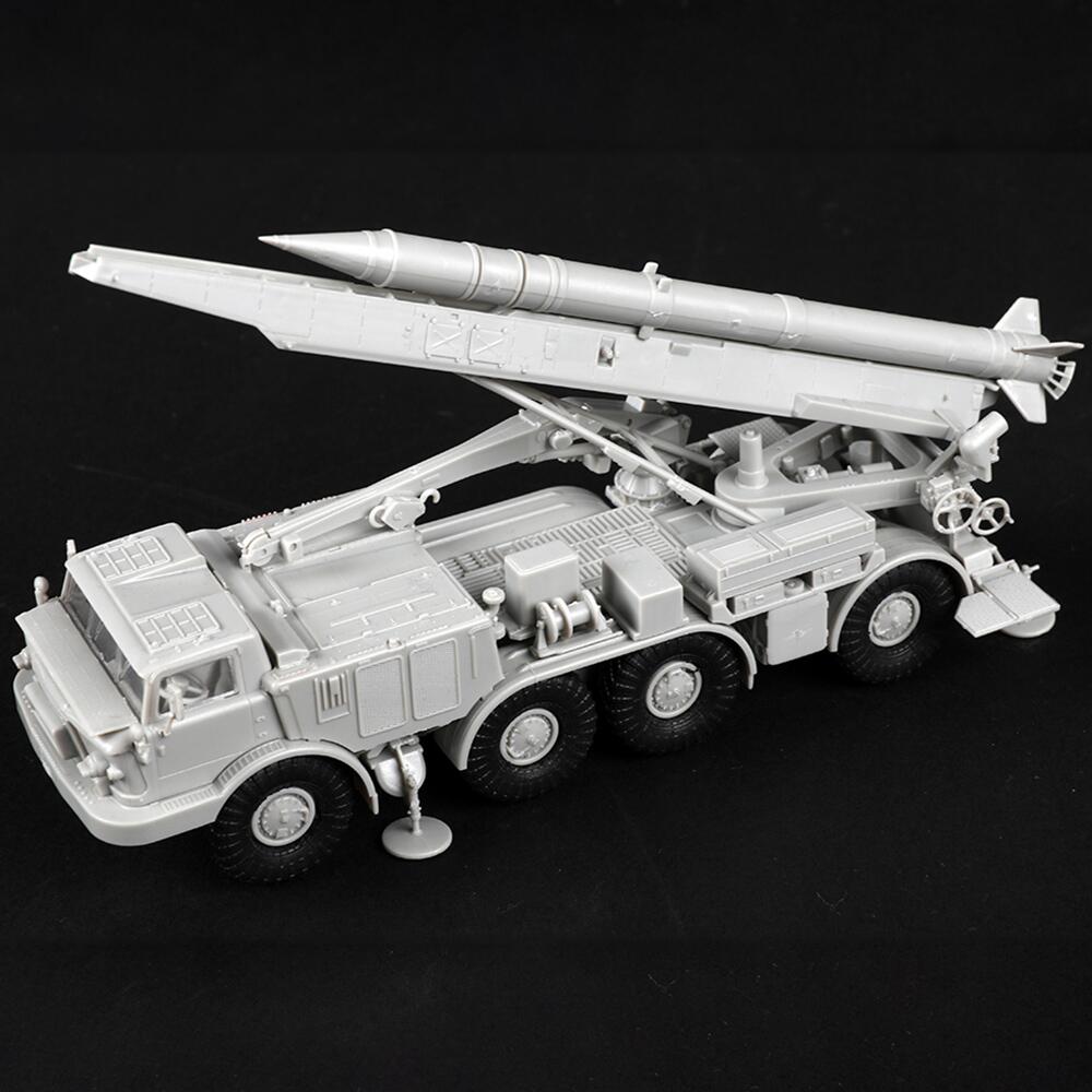 Trumpeter Russian 9P113 TEL Artillery Rocket Frog-7 Model Kit Scale 1/72