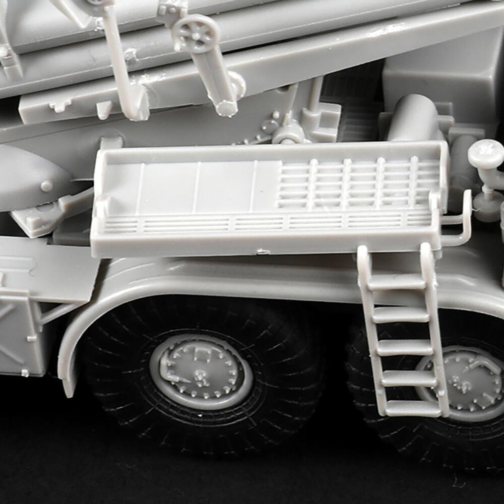 Trumpeter Russian 9P140 TEL Multiple Launch Rocket System Model Kit ...