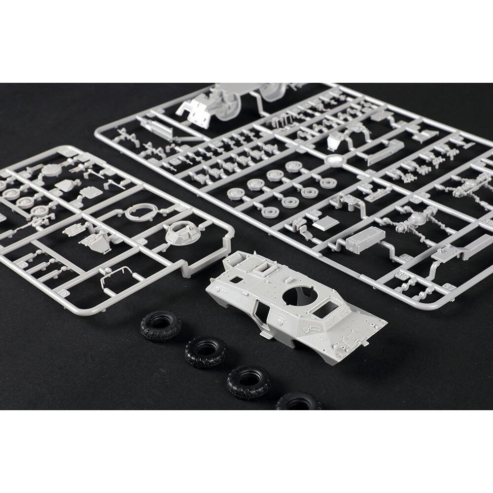 Trumpeter M706 Commando Armoured Car Vietnam Model Kit Scale 1/72