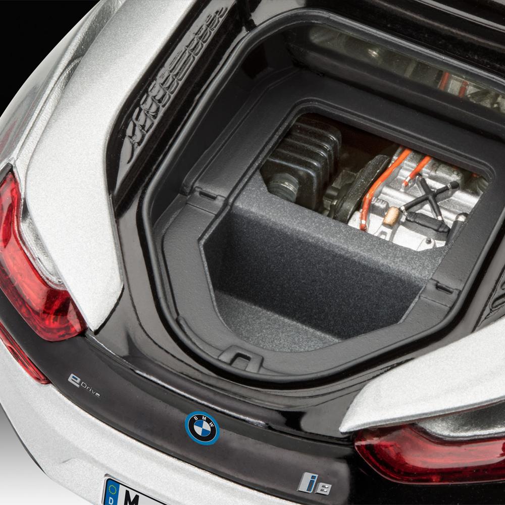 Revell BMW i8 Hybrid Sports Car Model Kit (Scale 1:24)