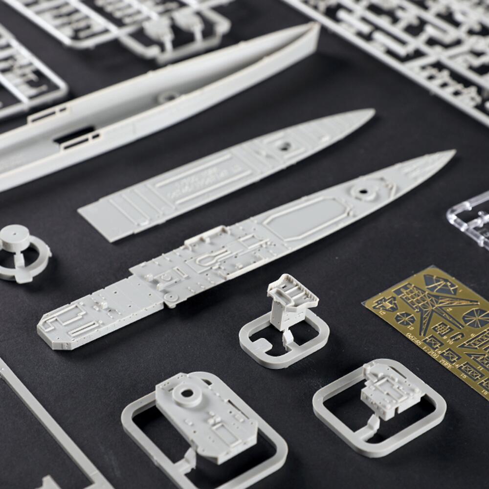 Trumpeter HMS York Heavy Cruiser Model Kit Scale 1/700