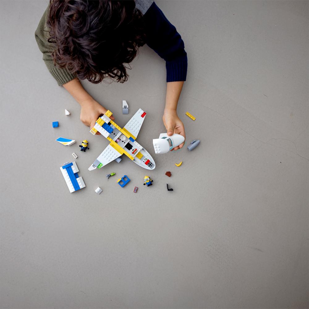 LEGO Minions The Rise of Gru Minion Pilot in Training Building Set