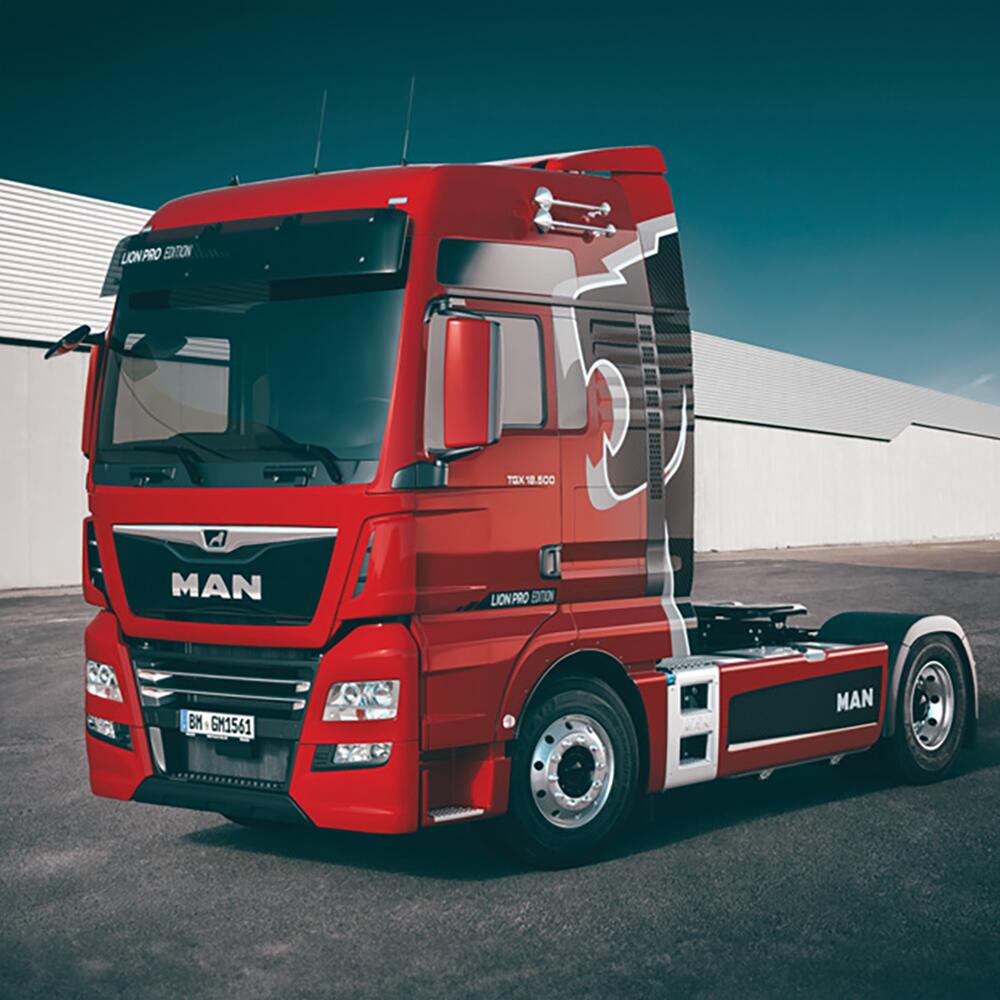 Italeri MAN TGX 18.500 XXL Truck Lion Pro Edition Model Kit Scale 1/24