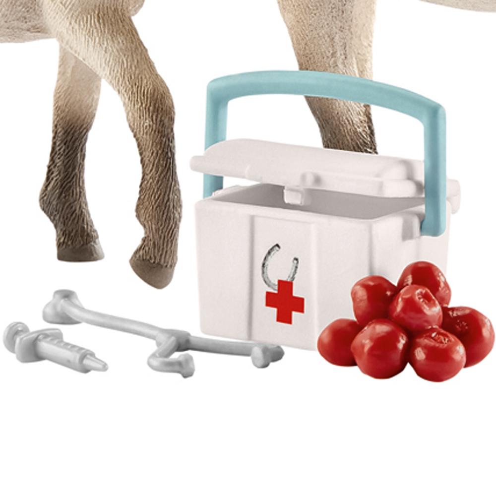 Schleich Horse Club Hannah's First Aid Kit Playset with Figures for Ages 5+