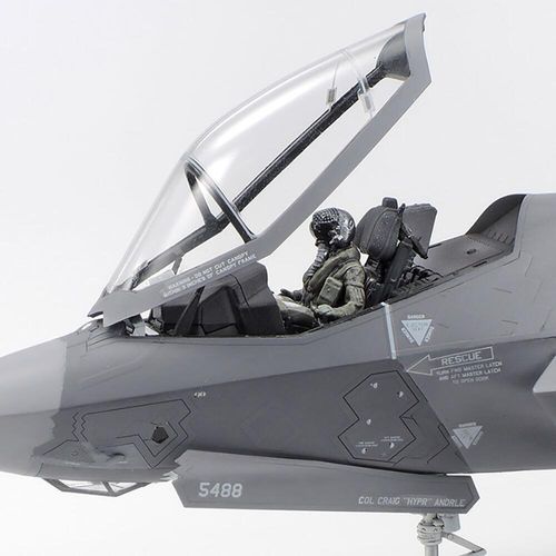 Tamiya Lockheed Martin F-35A Lightning II Model Kit 60792 Scale 1/72