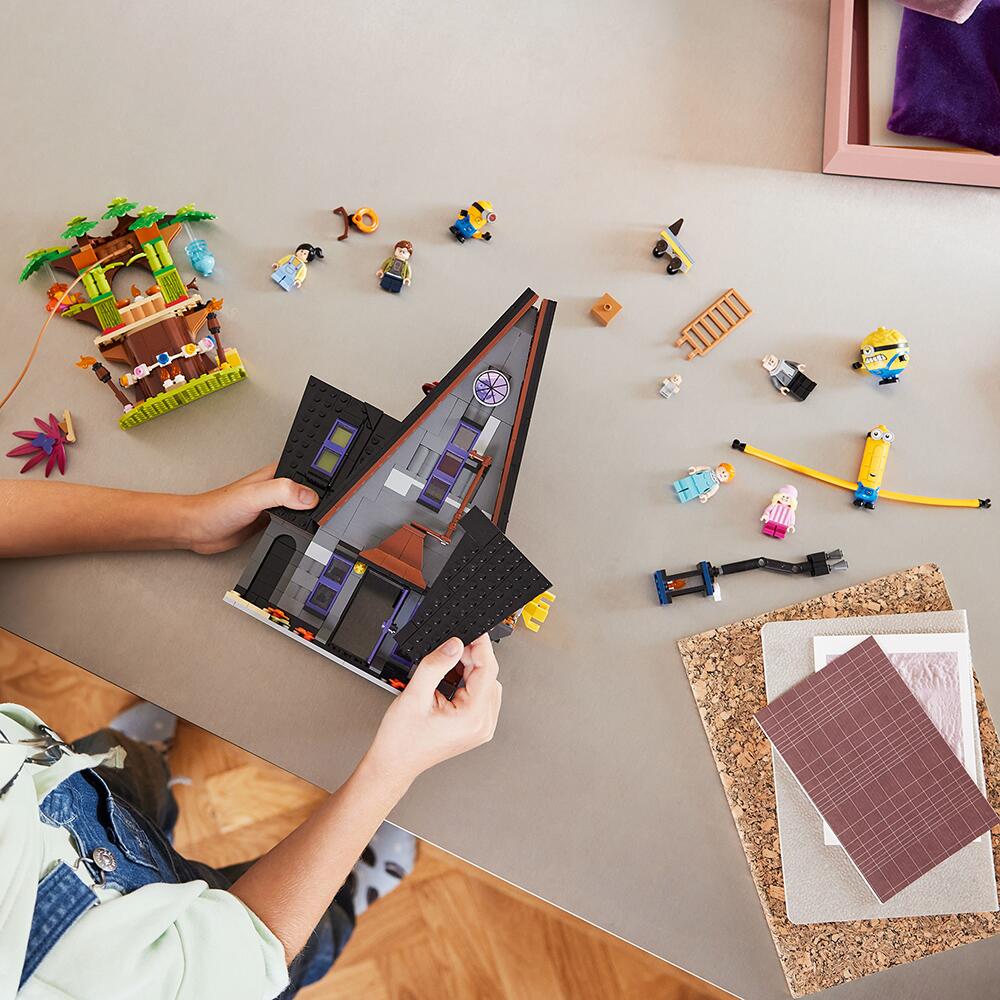 LEGO Despicable Me 4 Minions and Gru's Family Mansion Set 75583